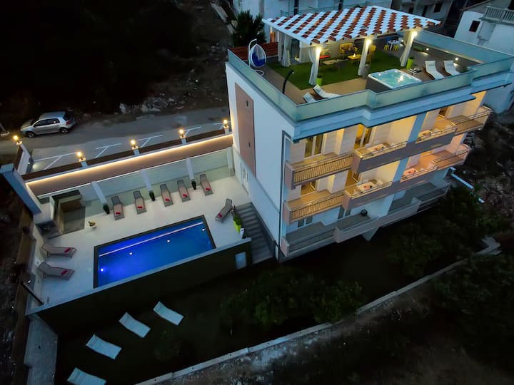 Apartman Katija With Swimming Pool. - Brist