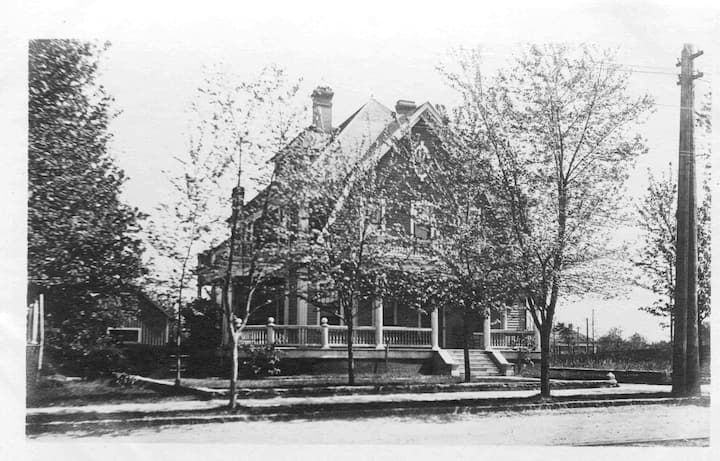 Tar Heel Manor - Large, Historic Greensboro House - Greensboro, NC