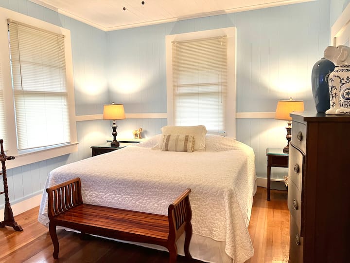 King Bedroom With Shared Bath Near The Beach - Hilo, HI