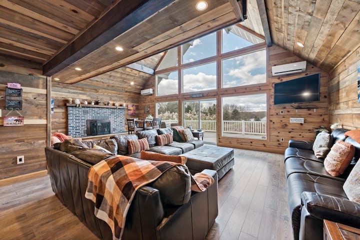5br/3ba Spacious Cabin: Lake, Pool, Deck & Sauna. - Jim Thorpe, PA