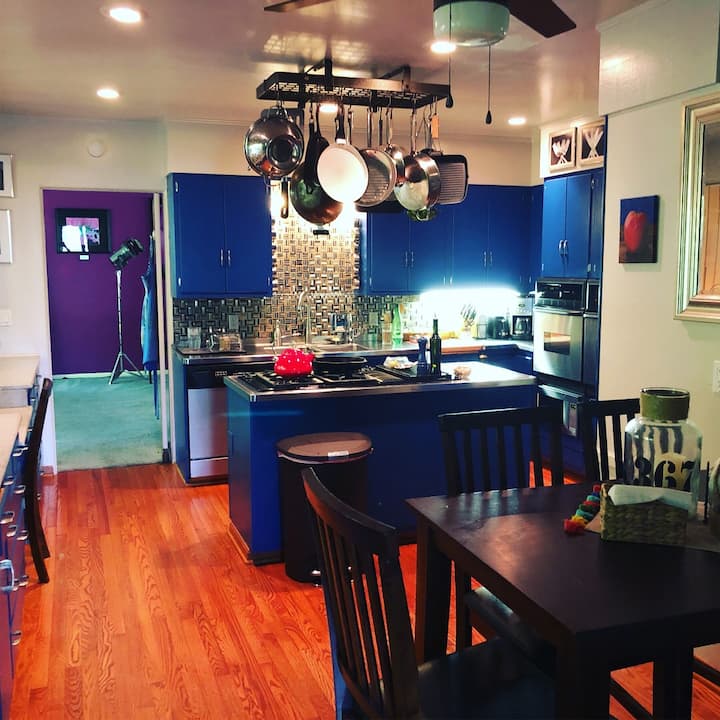 Private Room. King Bed. Private Bath. 5 Stars. - Erie, PA