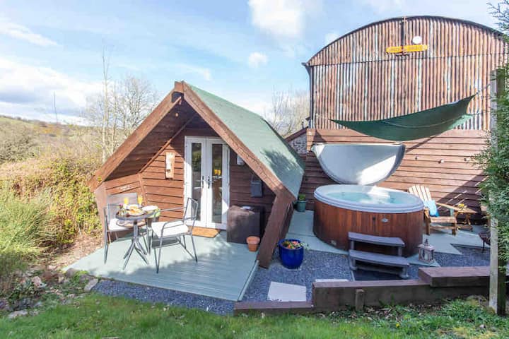 Luxury Glamping Pod With Hot Tub In The Country - North Wales