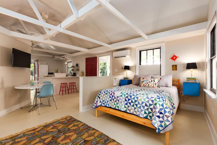 Garden Loft- Downtown Raleigh Park View - Raleigh, NC