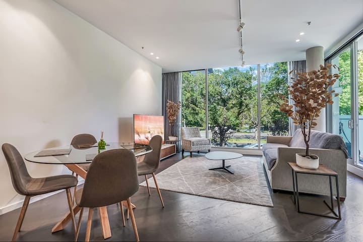 Luxury 3 Bedroom, On Melbourne's Premier Boulevard - Melbourne