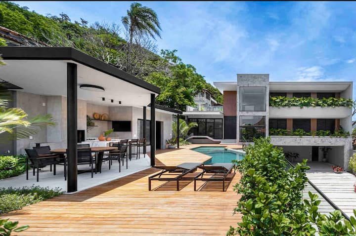 Luxury Villa Beach | Private Pool & Outdoor Oasis - Niterói