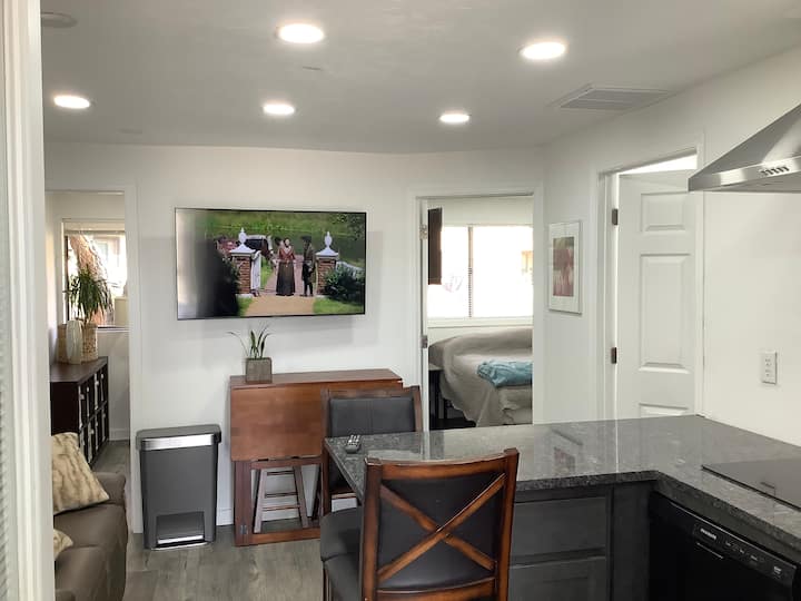 Boise Small Efficient 2 Br Apt *No Cleaning Fees - Boise