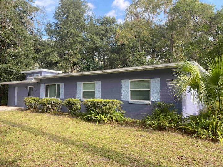 Cozy 4 Bedroom 2 Bath Near Duckpond & Downtown Gnv - Gainesville, FL