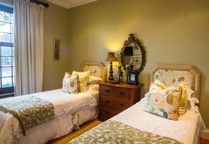 Holland House, Suite 6, King /Twin Beds - Durban North