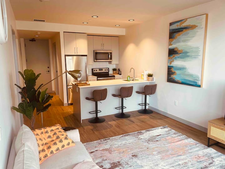 Lx 3, King Bed, Ug Parking, Gym, Ac, Rogers Arena - Edmonton