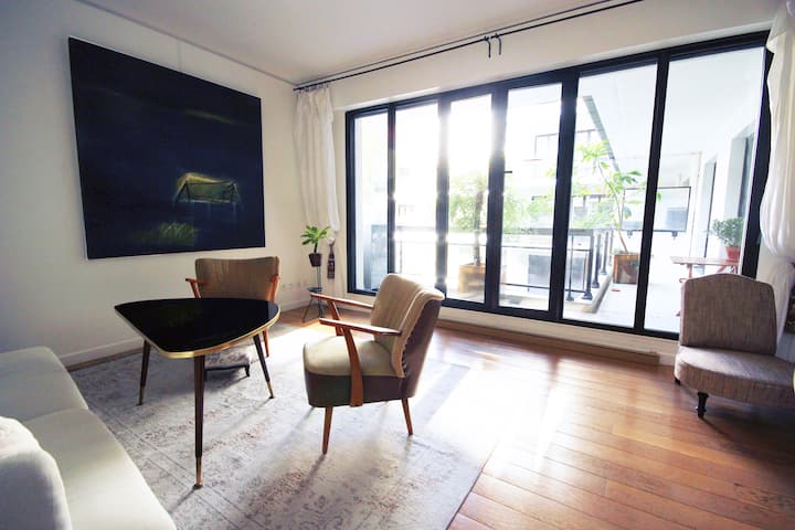 Central Paris, Bright 2br With Large Balcony. - Paris
