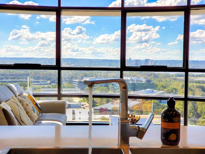 Amazing Views, Close To Parks, Stadiums & Cbd View