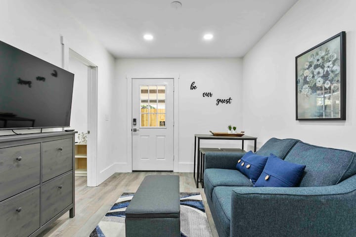 The Cozy Guesthouse - Tampa Airport (TPA)