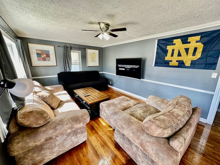 4 Bedroom 2 Bath, Walk To Notre Dame, Safe Area - South Bend, IN