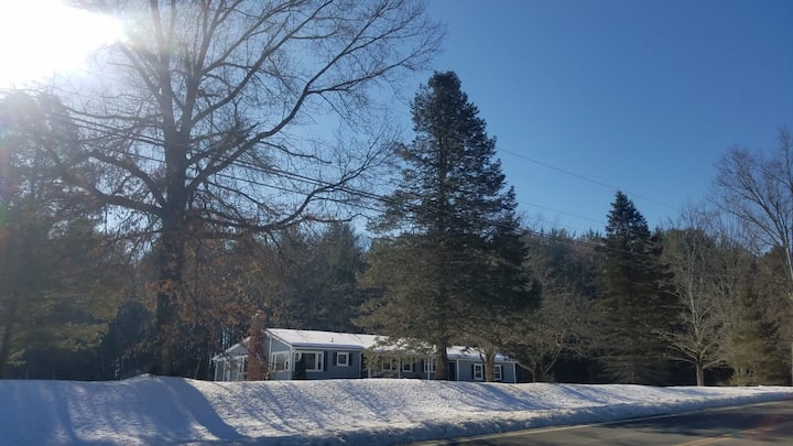 Cozy Home With Relaxing Views - Greenfield, MA