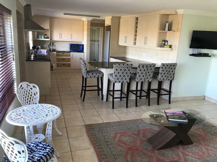 Sandy Bottoms Self-catering 2-bedroom Apartment - Saint Francis Bay