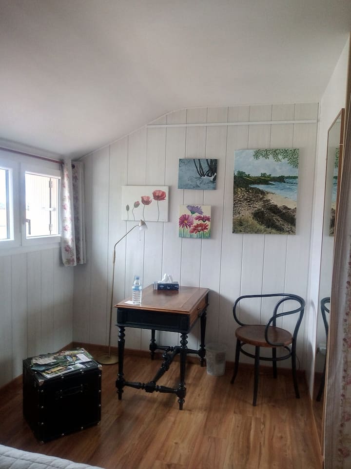 Dans Une Maison Une Chambre Salle D'o/wc Privatifs - Montjean-sur-Loire