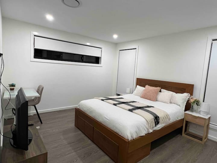 Master Room | Private Bathroom | Self Check In - Blacktown