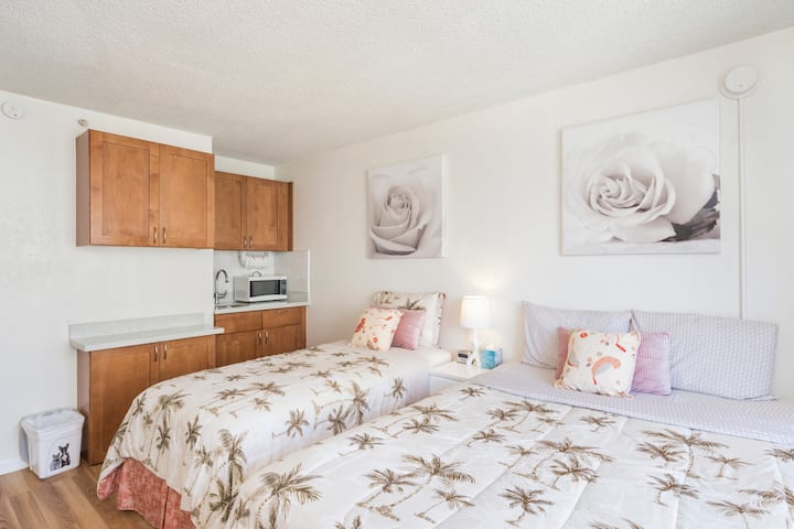 Elegant Waikiki Condo W/ Beautiful View And Pool - Honolulu