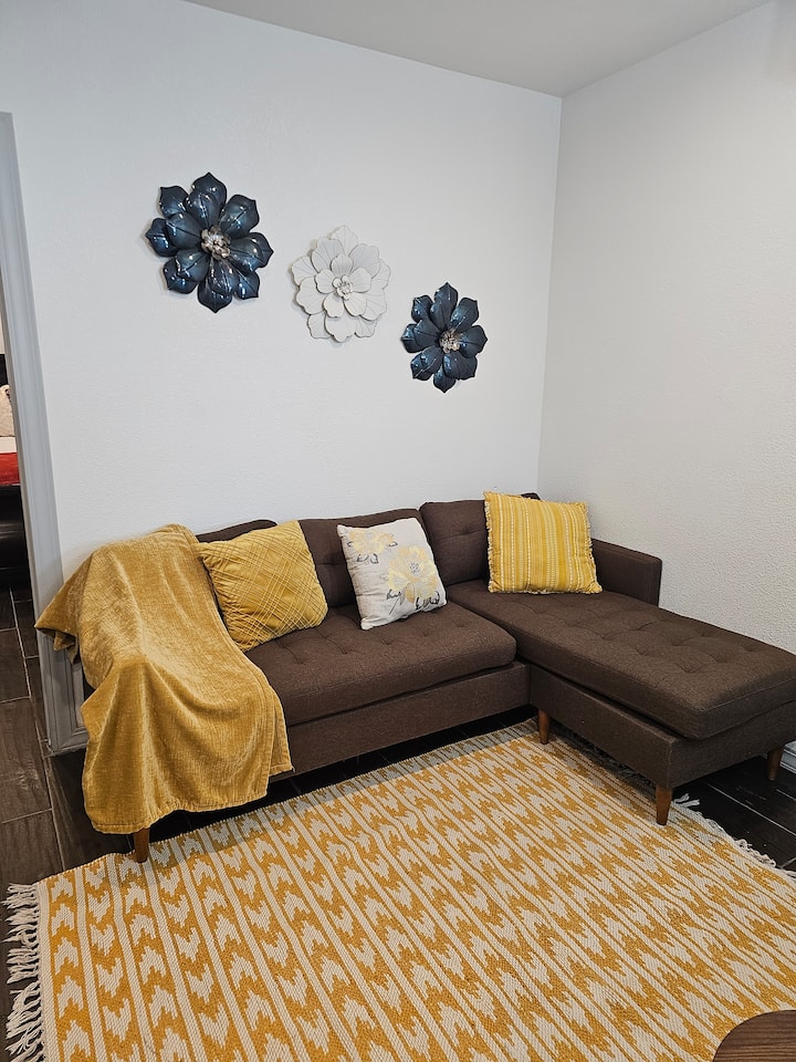 Lovely Fully Remodeled 2 Bedroom Stylish Condo - Santa Teresa, NM