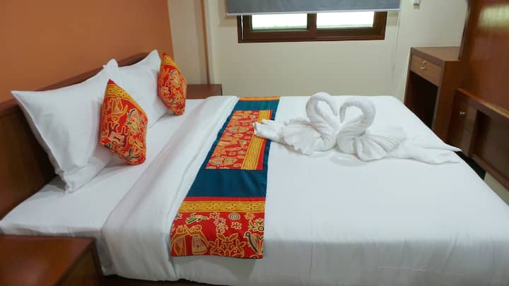 Unit D, The Supara - 1br Queen Size Bed - Bangkok