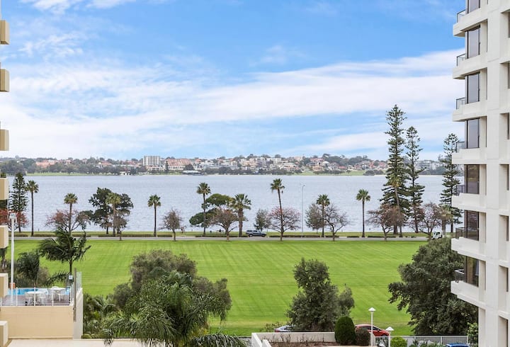 Captivating River View In 3 Bedroom Cbd Apartment! - Perth
