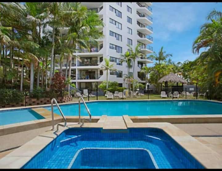 Beach Side Room In A Spacious Apartment - Gold Coast
