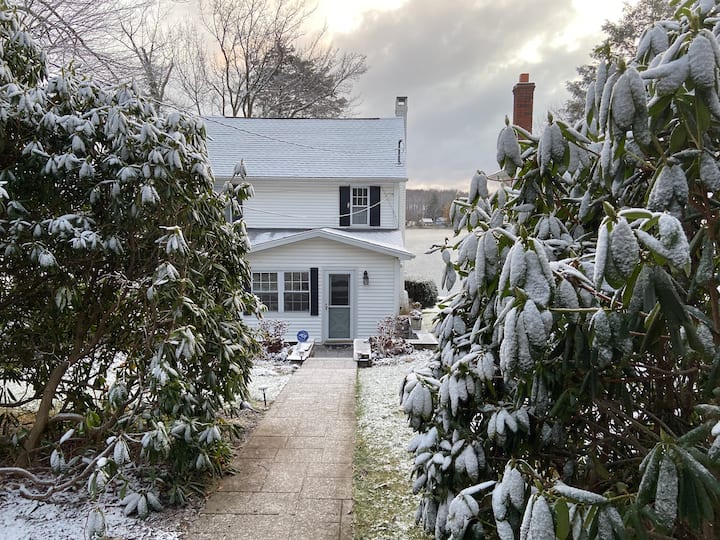 Lochnest... Your Lakeside Abode On Newton Lake - Carbondale, PA