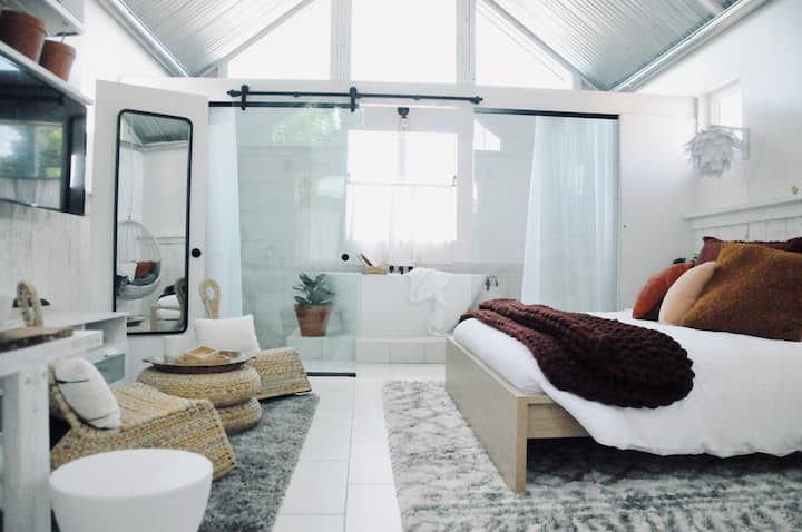 B4 Boutique Inn Free-standing Tub, Vaulted Ceiling - St. George, USA