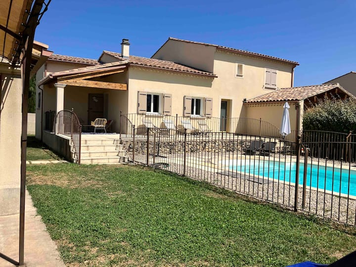 Villa Spacieuse Avec Piscine - Vaucluse