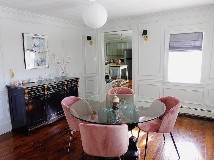 ☆ Hidden Gem ☆ Designer Bungalow With Free Parking - Buffalo, NY