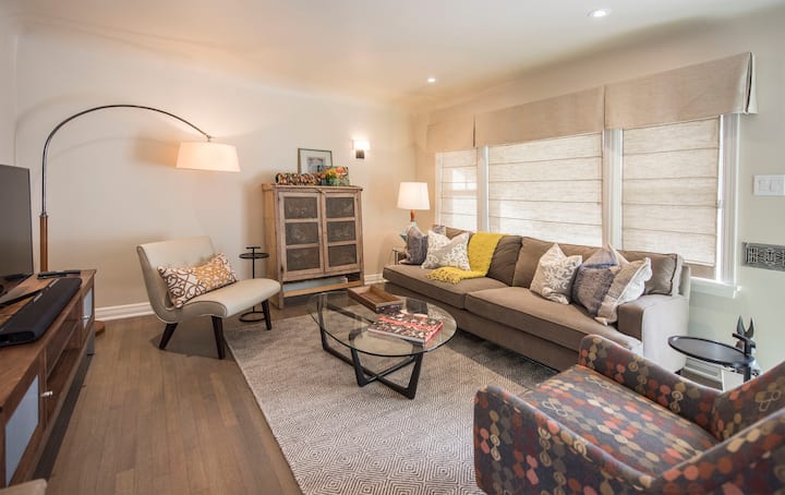 Charming Pineapple Cottage - Denver, CO