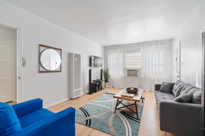 Amazing One Bedroom Apartment, Excellent Location - Sherman Oaks - Los Angeles
