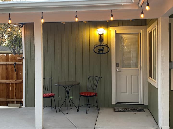 Route 66 *Clean* Private Entrance & Bath Casita - Flagstaff, AZ