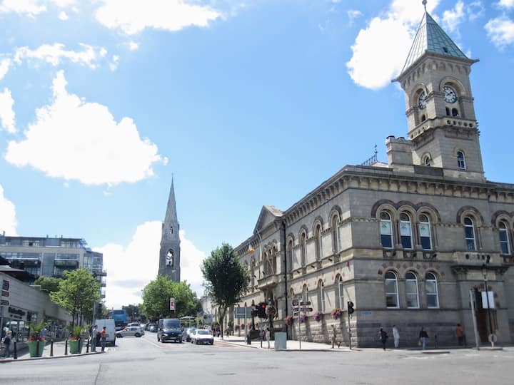 Modern Sea View Apartment - Dún Laoghaire