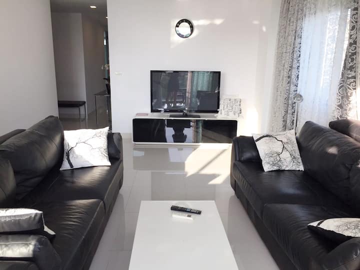 Three Bedroom Apartment On Phratamnak - 芭達雅