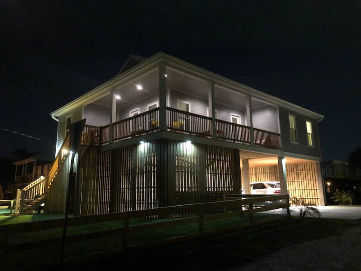 Gulf Breeze Getaway
Luxury Right On The Coast - 걸프포트