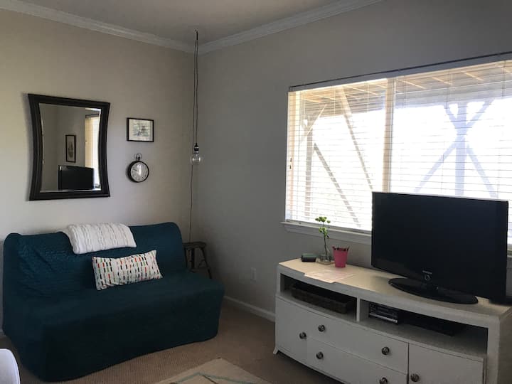 Private In-law One Bedroom Apartment - San Rafael, CA