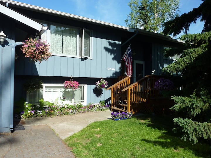 Nikki Dee's B&b - Anchorage, AK