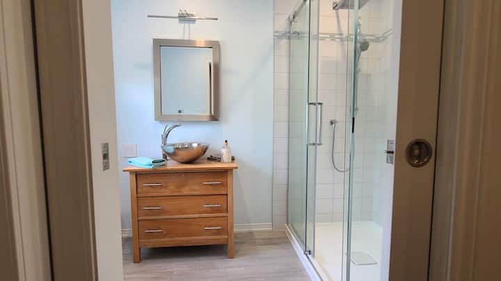 In-town Studio On The Muskoka River - Bracebridge