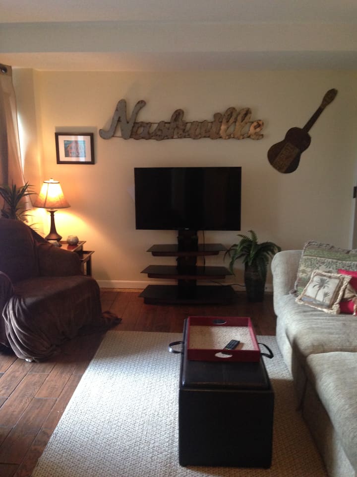 Vanderbilt/mid-town/music Row Condominium - Nashville, TN