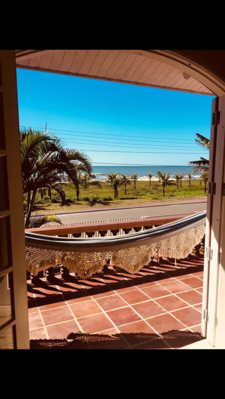 Casa De Praia De Frente Para O Mar Com Piscina - Matinhos