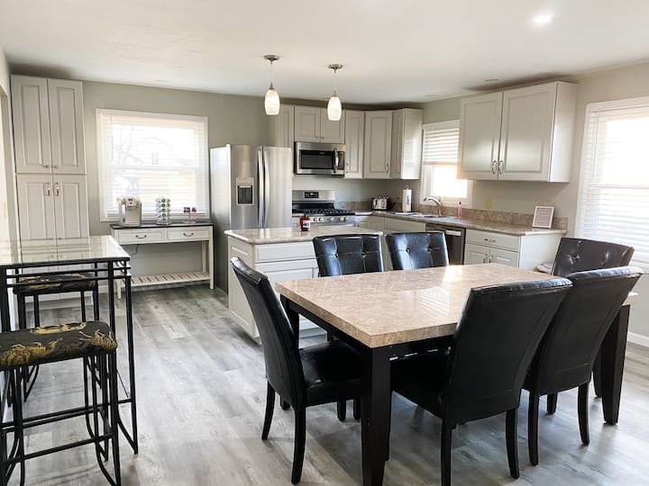 Home Suite Home Erie, 3br 2b, Presque Isle 1 Mile! - Splash Lagoon, Erie