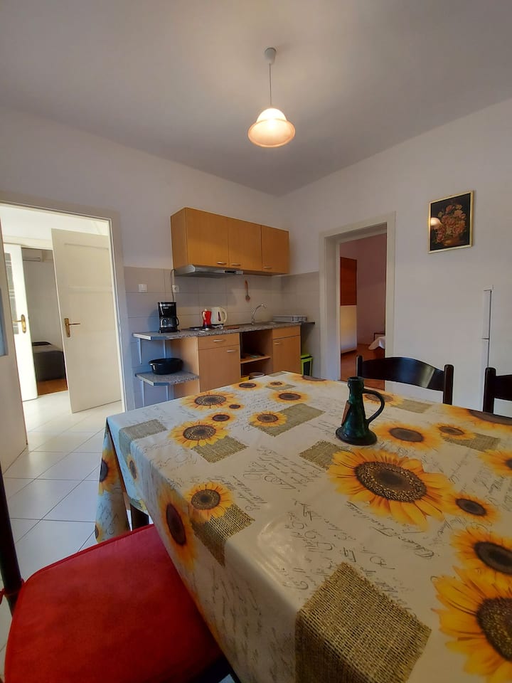 Apartman Medulin Sa Dvorišnom Terasom I Grillom - Medulin