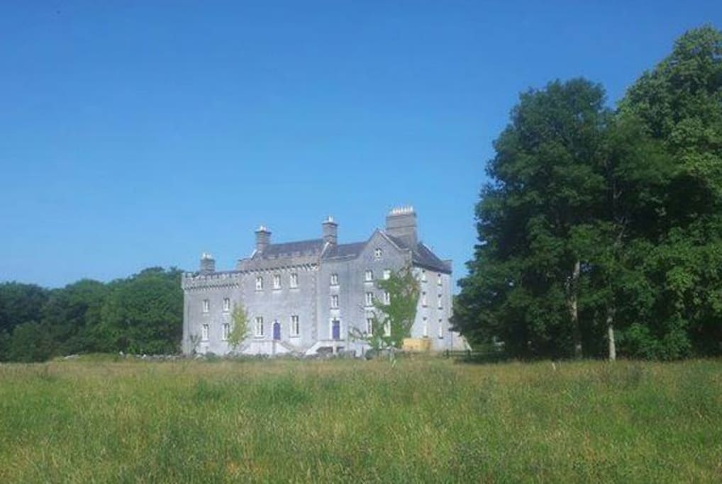 Cregg Castle - Castles for Rent in Corrandulla, Galway, Ireland