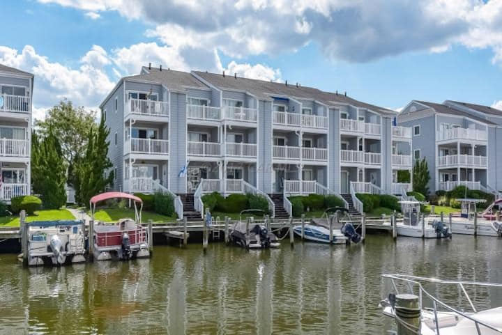 Bayfront Family Friendly Beach Condo W/boatslip - Ocean City, MD
