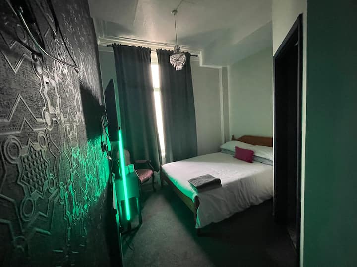 Seaview Double Room In The Heart Of The Promenade. - Blackpool