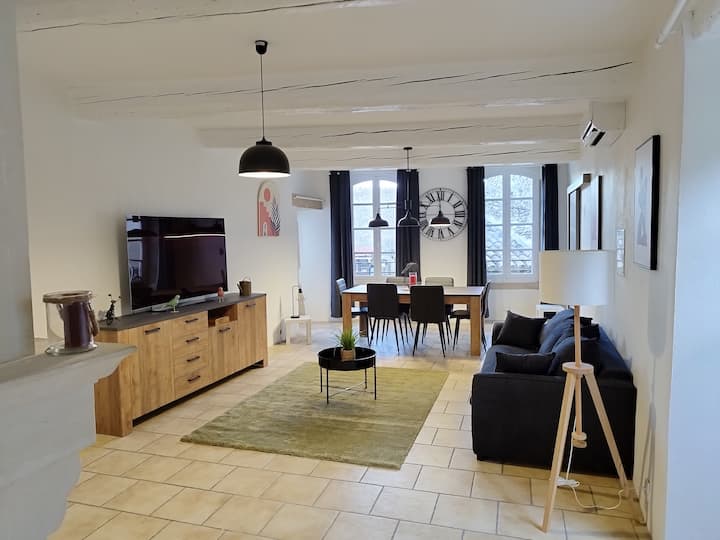 La Montée Du Château - Grignan