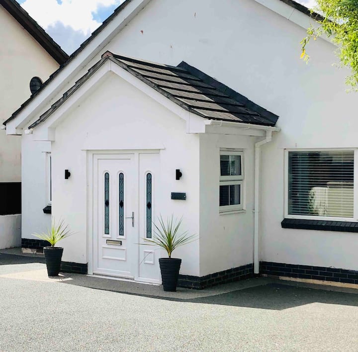 Stunning Home With Hot Tub Close To Zoo And Shops - Paignton