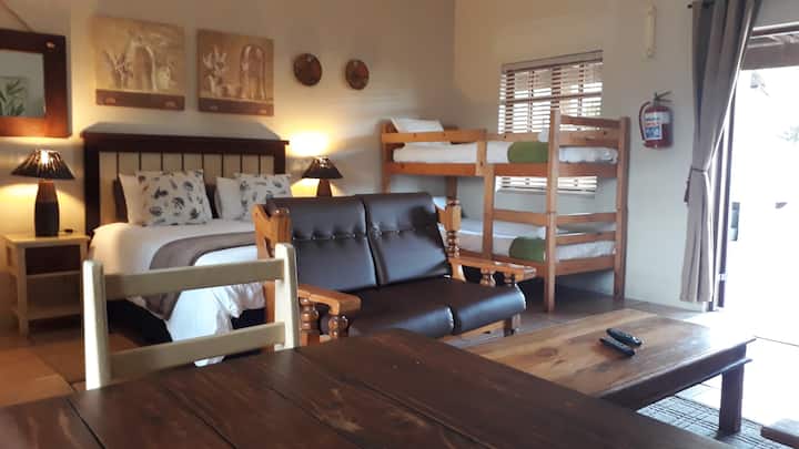 Tourist Lodge Gansbaai - Family Room - Franskraal