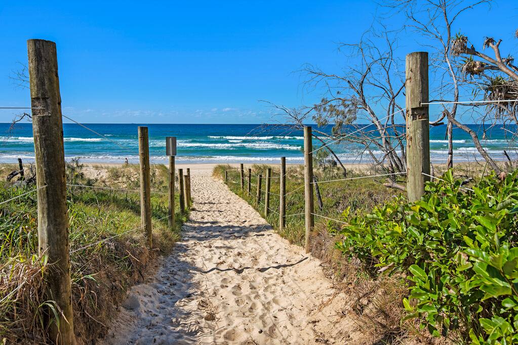 Opposite the beach - Cotton Tree - Maroochydore - Apartments for Rent ...